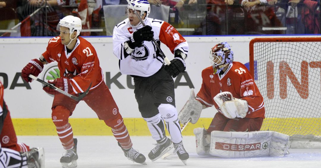 Flashback: First CHL game in Italy, Foxes fight back